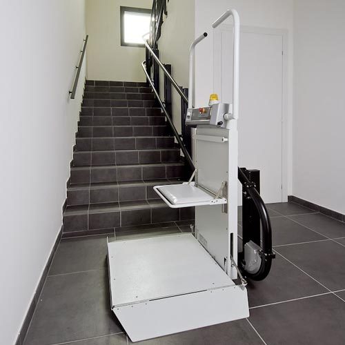 Installazione di montascale per disabili o persone anziane